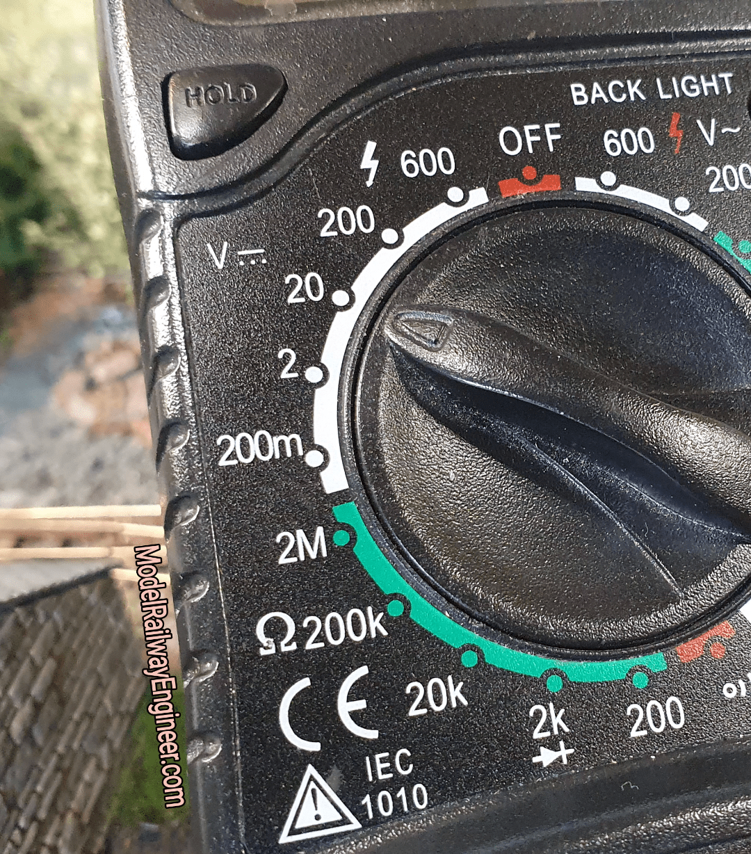 How to find and troubleshoot voltage drops on a model railway