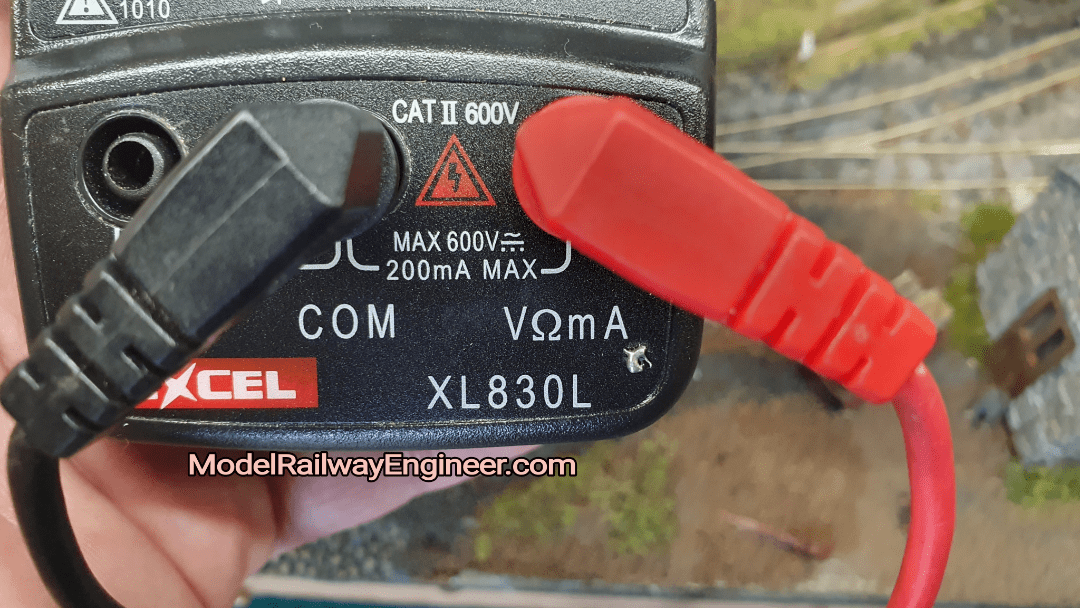 How to find and troubleshoot voltage drops on a model railway